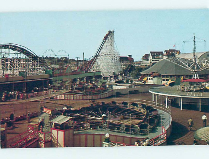 wooden coaster – ParkVault