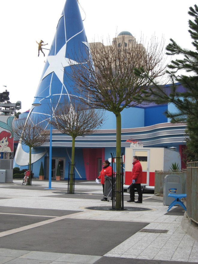 An analysis of why the Walt Disney Studios in Paris failed and the ...