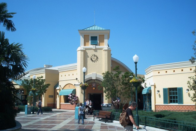 An analysis of why the Walt Disney Studios in Paris failed and the ...